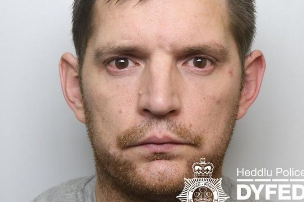 Dad gave girl drugs before sexually assaulting her in his car – DarkDotWeb